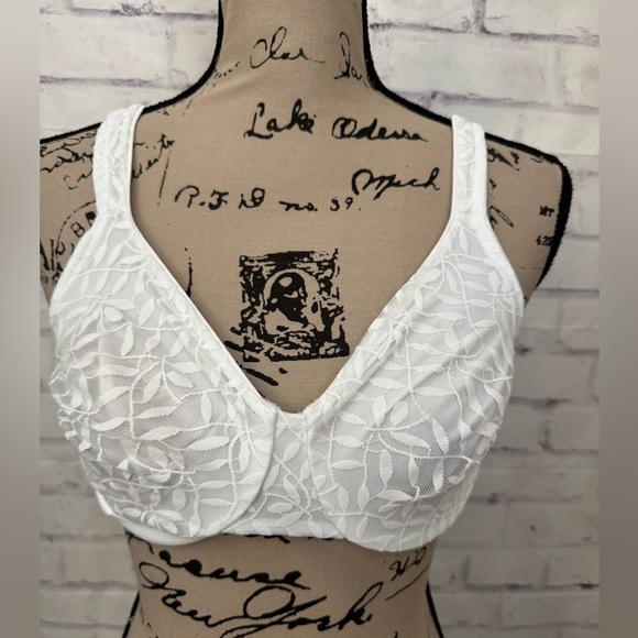 Olga | Intimates & Sleepwear | Olga Bra Size 36d White Sheer Leaves ...